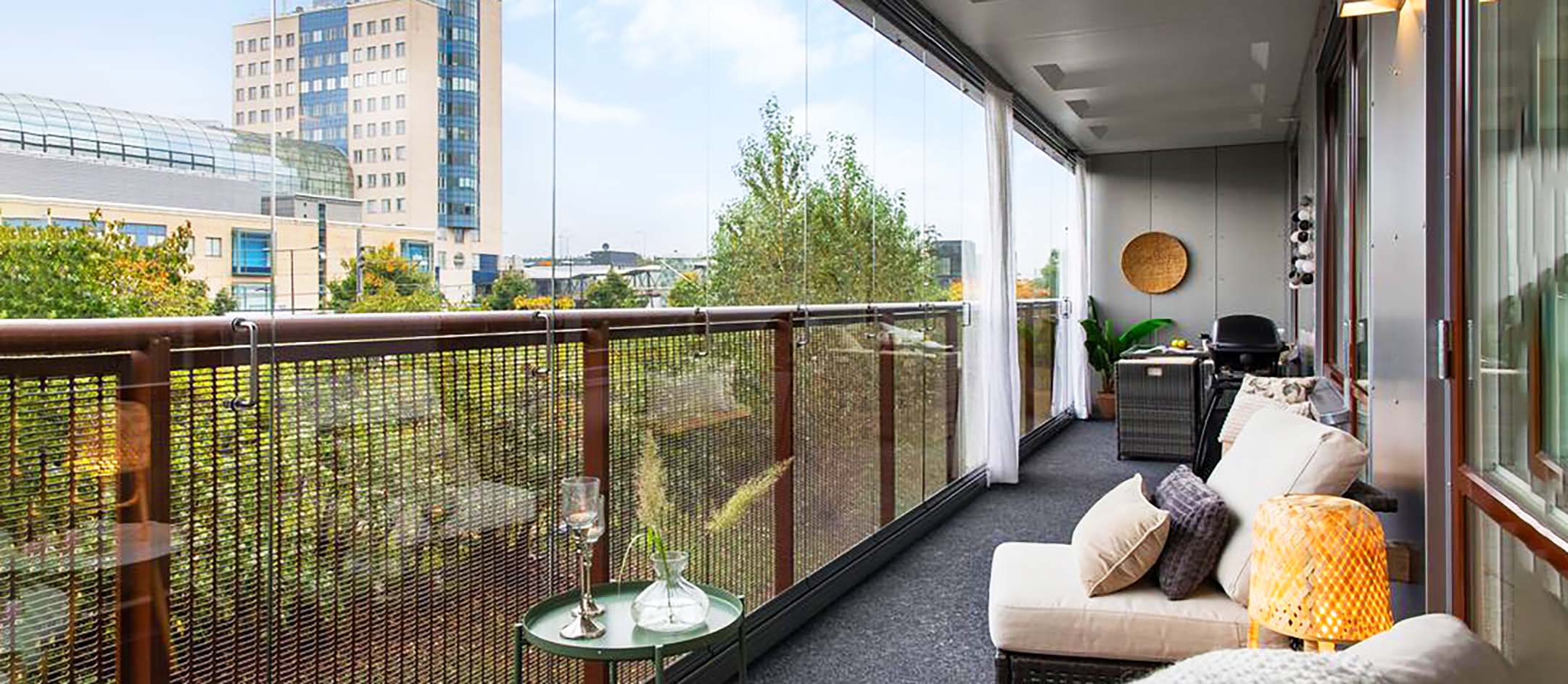 Balkonginglasning i Stockholm | Vi glasar in balkonger och altaner